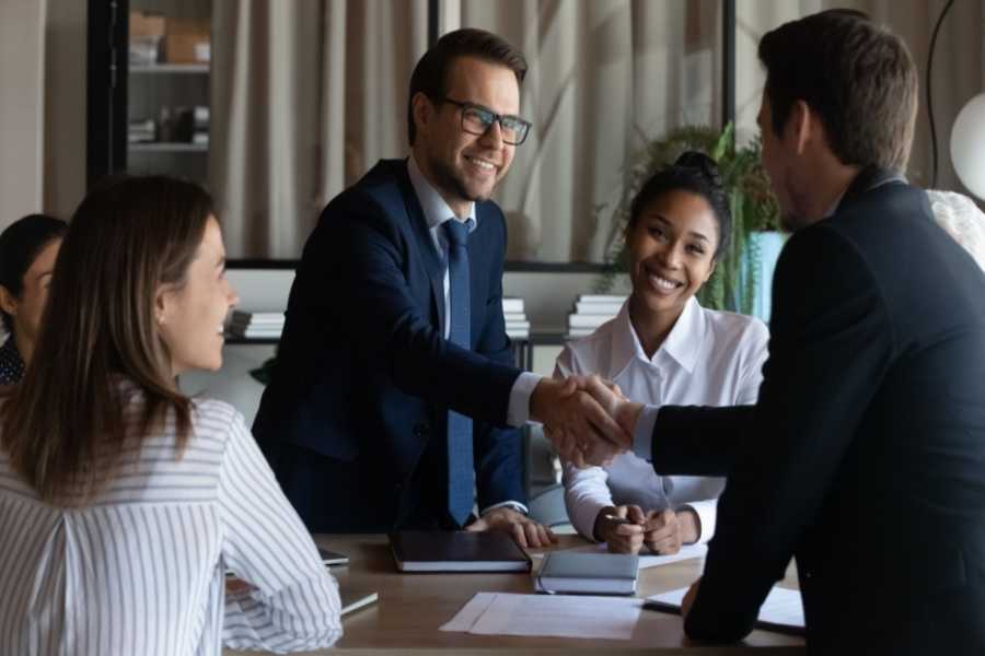 Externalizar los servicios de atención al cliente -Telvista